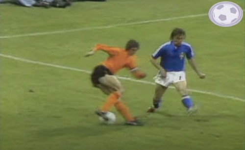 The Cruyff Turn - The Trick Turn In Soccer | The Soccer Handbook